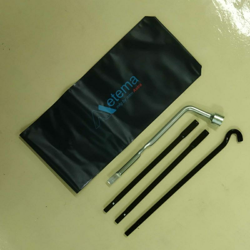 Jual Toolkit Mobil Inova reborn ( kunci roda, kunci dongkrak & toolbag ...