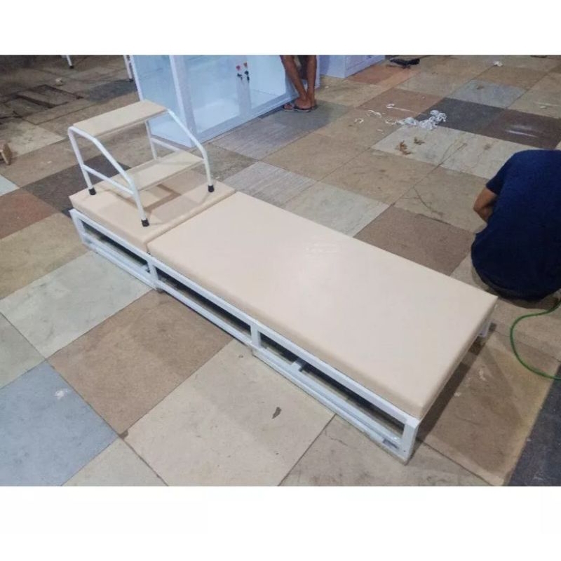 Jual bed periksa pasien/ranjang UKS/meja periksa pasien | Shopee Indonesia
