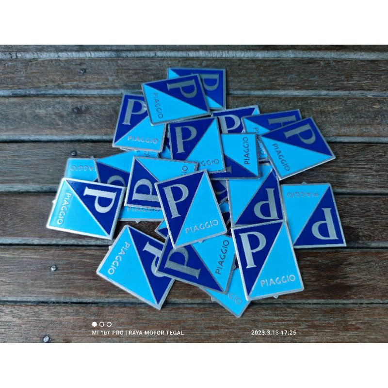 Jual emblem/logo p coret dasi hidung vespa vbb alumunium | Shopee Indonesia