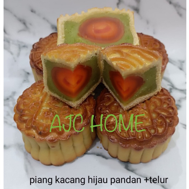 Jual MOON CAKE TAUSA PANDAN TELUR ASIN ISI 4 | MOONCAKE TAUSA PANDAN TELUR ASIN LIAN FAT ...