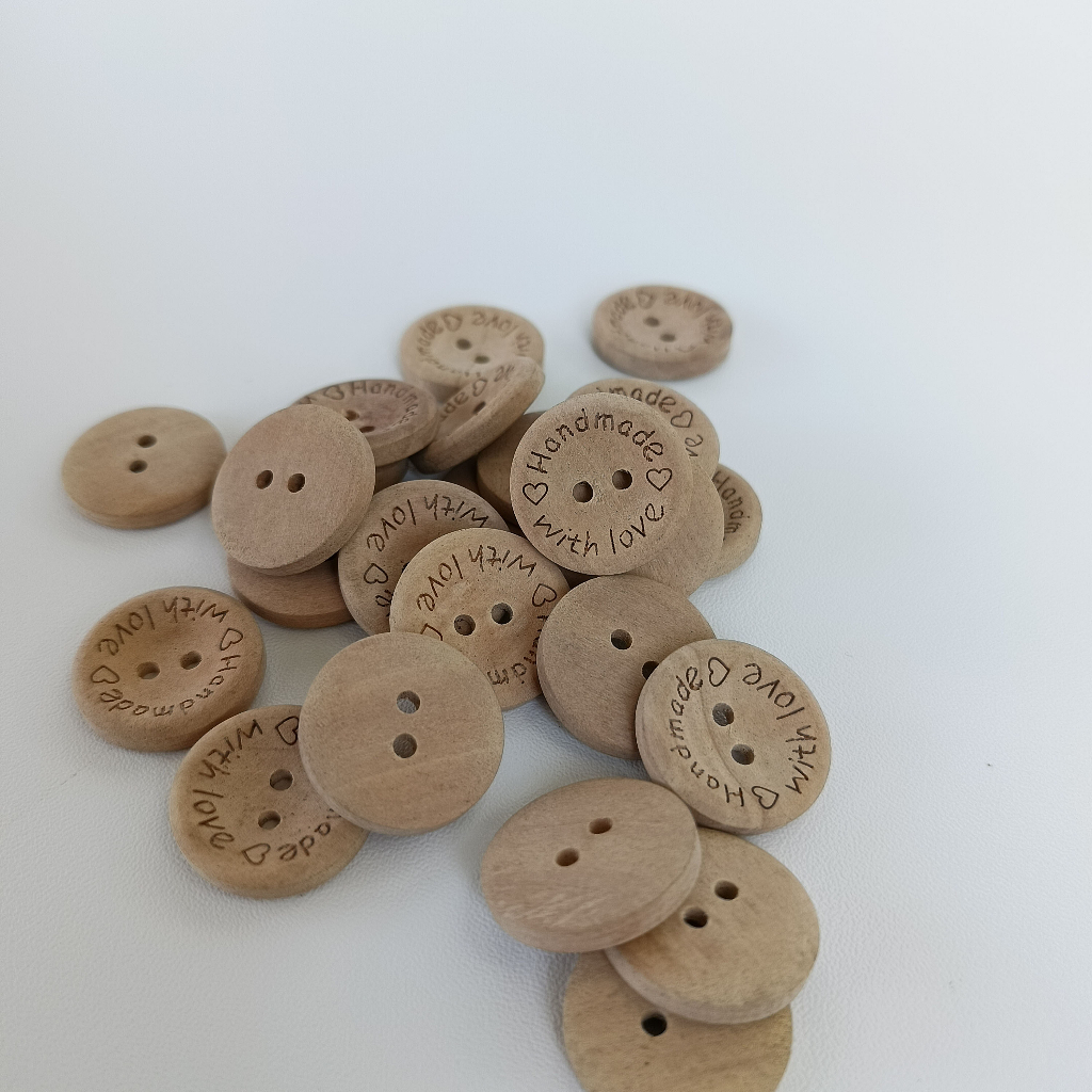 Jual Kancing 2 Lubang Kayu Handmade With Love 20mm (Satuan) | Shopee ...