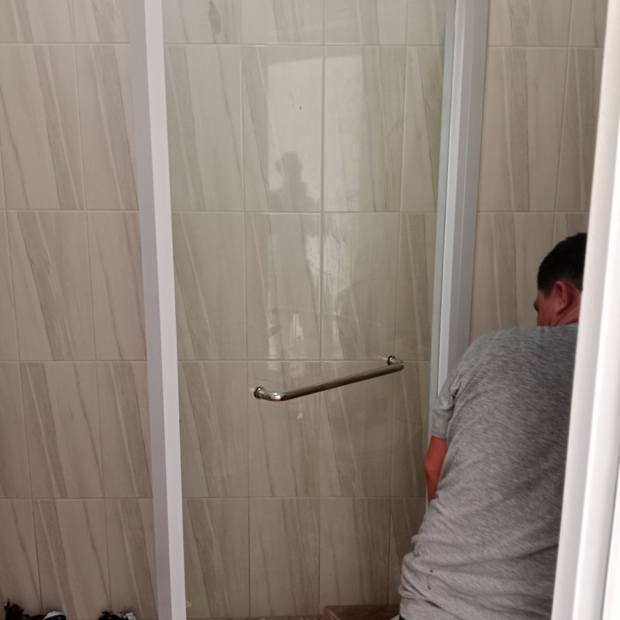 Jual Pintu shower dan kaca mati untuk kamar mandi kaca tempered 10mm ...