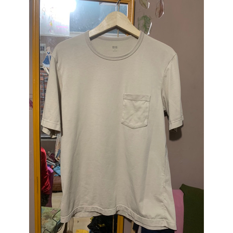 Jual Baju kaos merk Uniqlo / Baju kaos unisex merk Uniqlo / kaos Uniqlo ...