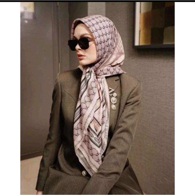 Jual VZ QUINBY SCARF FreeLoved (PL) | Shopee Indonesia