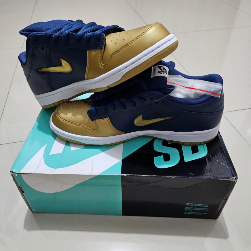 Jual Nike SB Dunk Low Supreme Gold Swoosh Ukuran US 9.5 | Shopee Indonesia