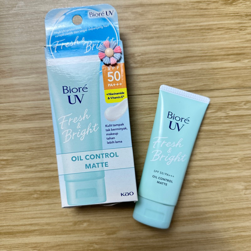 Jual Biore UV Fresh & Bright Oil Control Matte Sunscreen SPF 50+ PA+++ | Shopee Indonesia