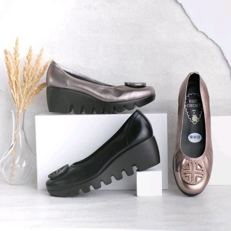Jual First Contact Sepatu Kulit Wanita Wedges 7 cm FC 001 100% kulit ...