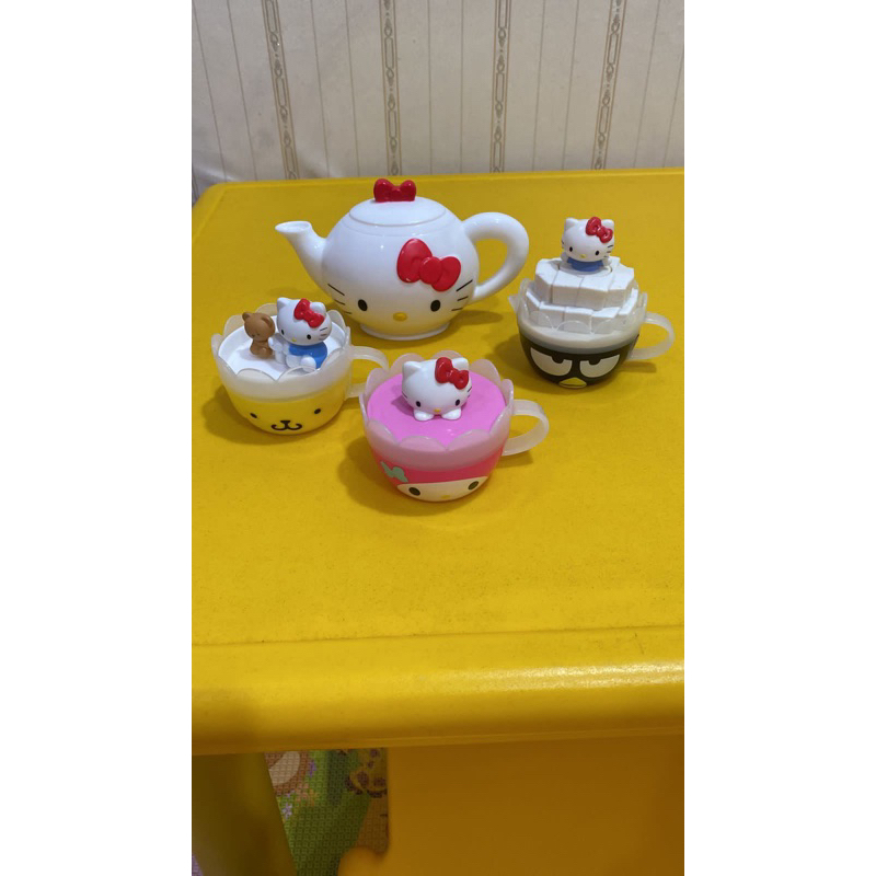 Jual Hello Kitty Happy Meal set mcd mcdonalds (PRELOVED) | Shopee Indonesia