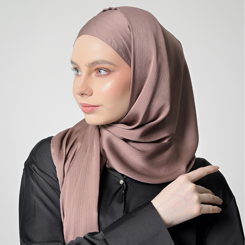 Jual Hanna Kerudung Pashmina Danica Silk Qaila Muslimwear Jilbab ...