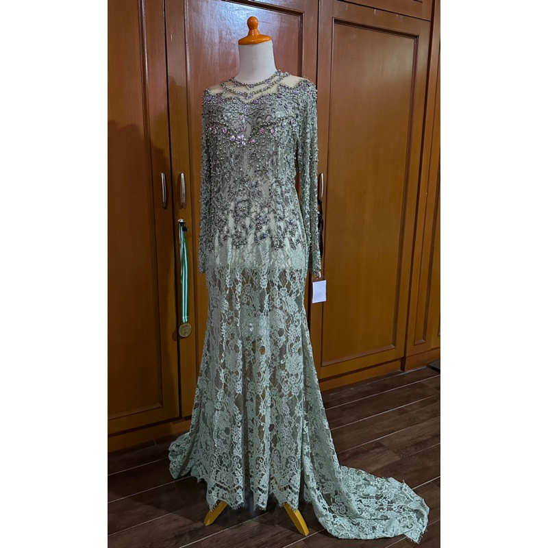 Jual Kebaya gaun pengantin hijau sage | green| kebaya lamaran brukat ...