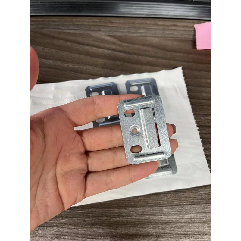 Jual clip wpc panel Rp.500/pcs isi 100 pcs | Shopee Indonesia