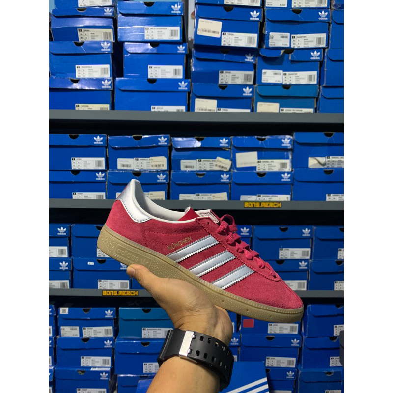 Jual Adidas munchen red silver | Shopee Indonesia