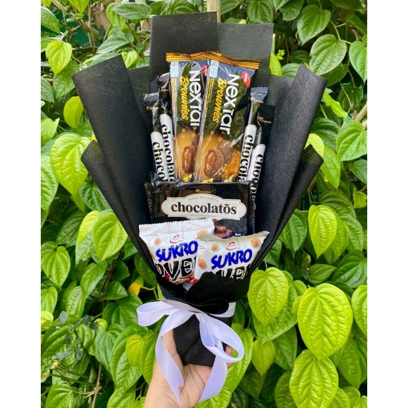 Jual (K) BUKET SNACK SERBA HITAM ELEGAN/ BUKET BUNGA PALSU/ HAMPERS ...