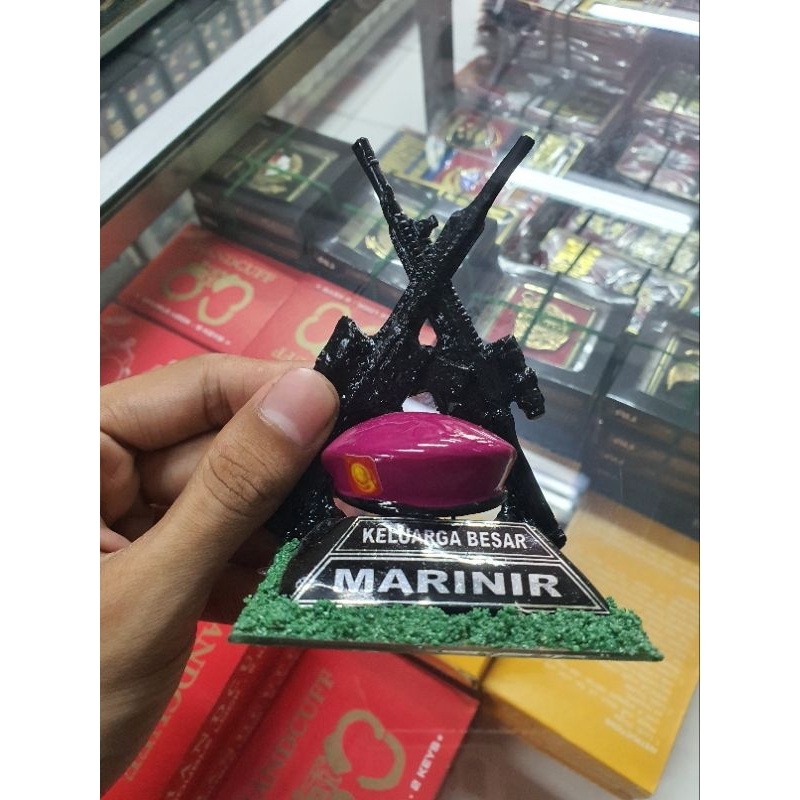 Jual Miniatur Baret Marinir Tembak | Patung miniatur mobil Marinir ...