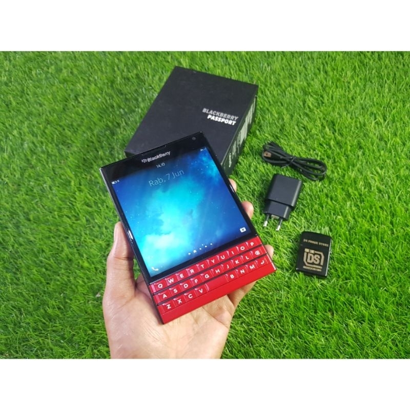Jual BLACKBERRY PASSPORT Q30 RED MAROON (PART 23) | Shopee Indonesia