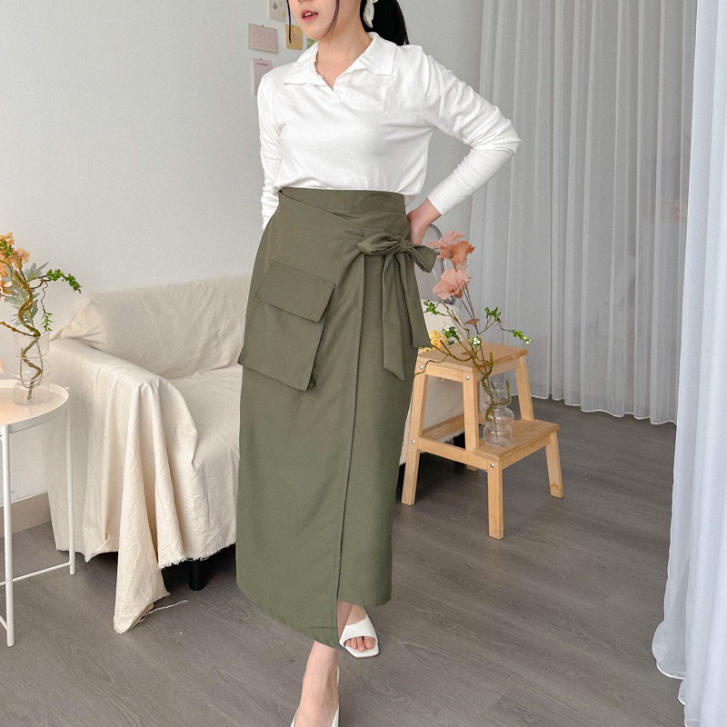 Jual KANON - Juni Asymmetric Midi Skirt - Rok midi model asimetris ...