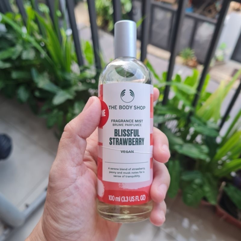 Jual The Body Shop - Blissful Strawberry Fragrance Mist 100ml | Shopee ...