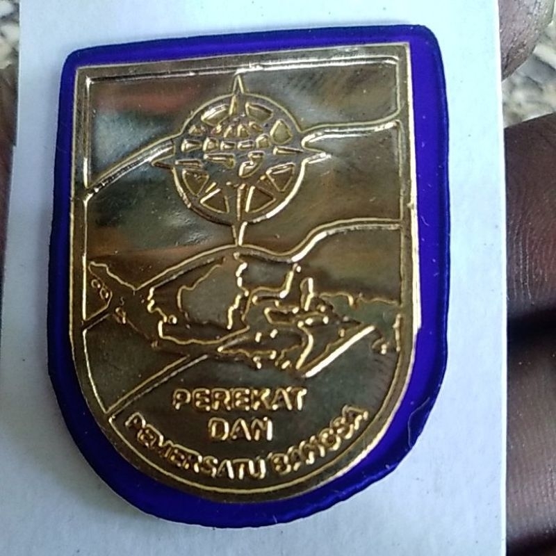 Jual pin perekat pemersatu bangsa begron biru | Shopee Indonesia