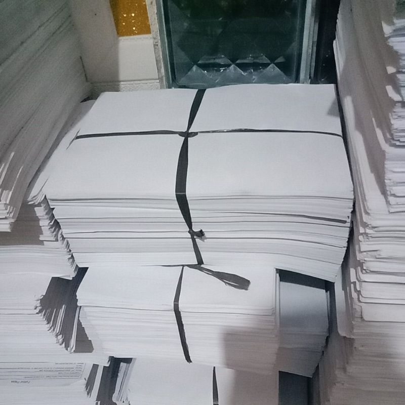 Jual Kertas putih HVS / Folio bekas dijual per1 kg ( tidak tahu berapa ...