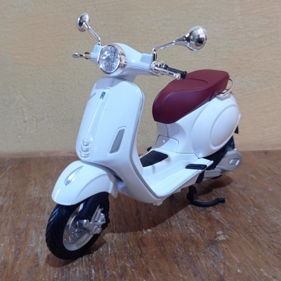 Jual Diecast motor vespa primavera white skala 12 original maisto harga ...