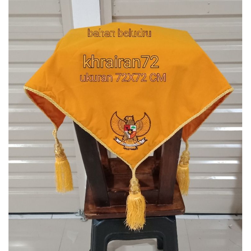 Jual alas baki petugas upcara warna kuning pakai bandulan ukuran 72 cm ...