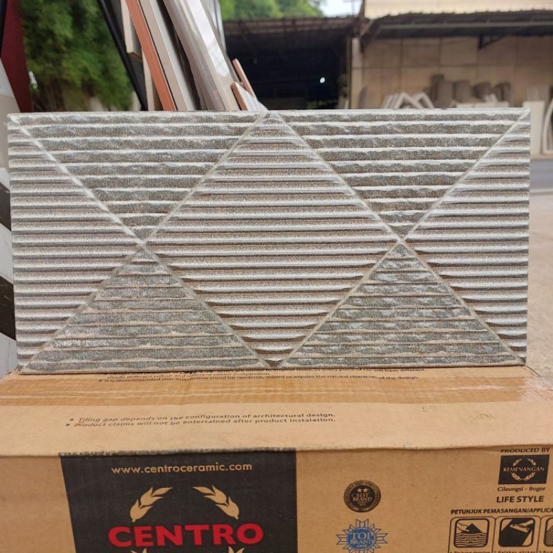 Jual KERAMIK CENTRO UBUD GREY 20X40 KW1 | Shopee Indonesia