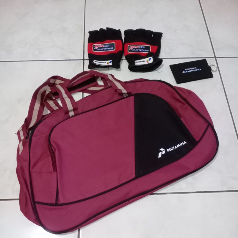 Jual Merchandise travel bag + sarung tangan + Gantungan Kunci Pertamina ...