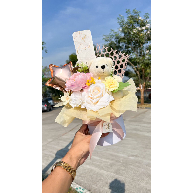Jual Bloom Box Boneka Wisuda Toga buket bunga flower artificial buket ...