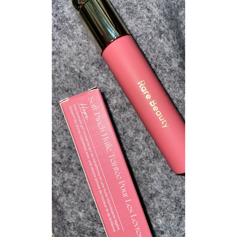 Jual Rare Beauty Soft Pinch Tinted Lip Oil shade Hope | Shopee Indonesia
