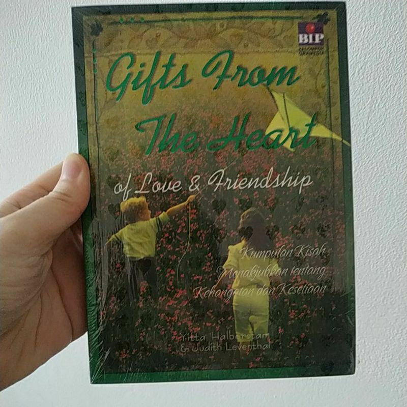 Jual Buku kumpulan kisah: Gift From the Heart of Love and Friendship ...