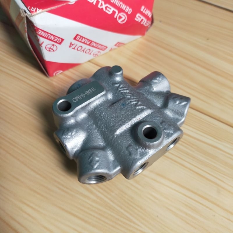 Jual Pembagi rem brake valve Agya ayla Original 5 lubang nepel pembagi ...