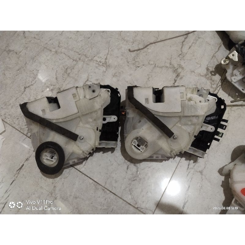 Jual Doorlock door lock all new avanza veloz xenia 2022 original ...