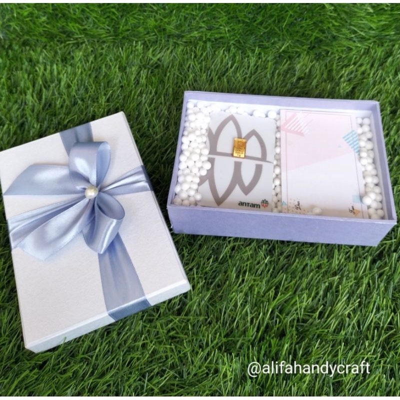 Jual giftbox/ kotak kado/ box hampers/ satu paket/ ukuran 10x15x4,5cm ...