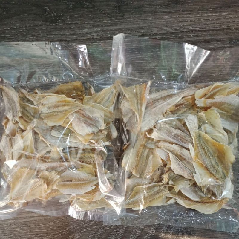 Jual ikan asin tawar kemasan 100gram / samge gulama belah kering ...