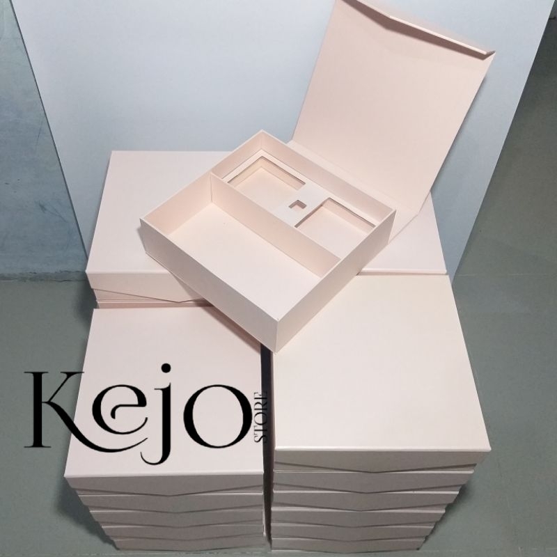Jual Kotak kado Gift box Hard box Hampers Souvenir Magnet 25cm x 25cm x 7cm pink rose | Shopee ...