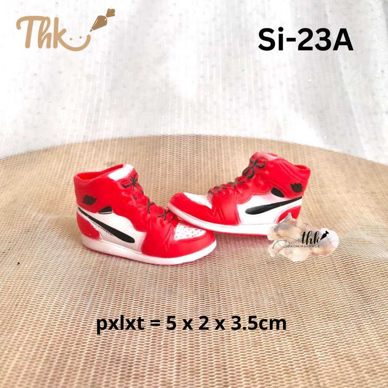 Jual Si23 - Hiasan Kue Cake Topper Sepatu Basket | Shopee Indonesia