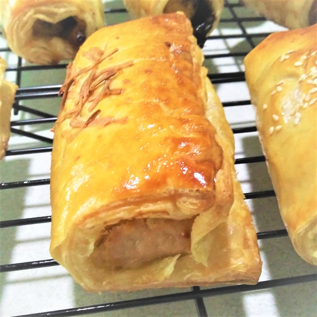 Jual Chicken Sausage Roll / Saucijs Brood / Sosis Brood - Ayam plus ...