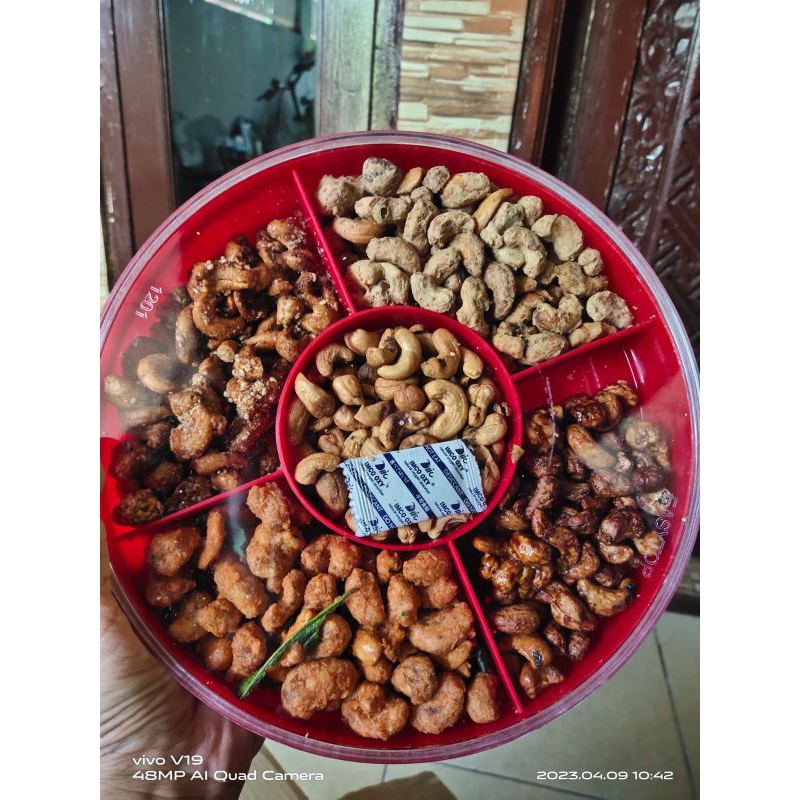 Jual (1kg) kacang mete / Mede pecahan mentah - mateng / mede tray sekat ...