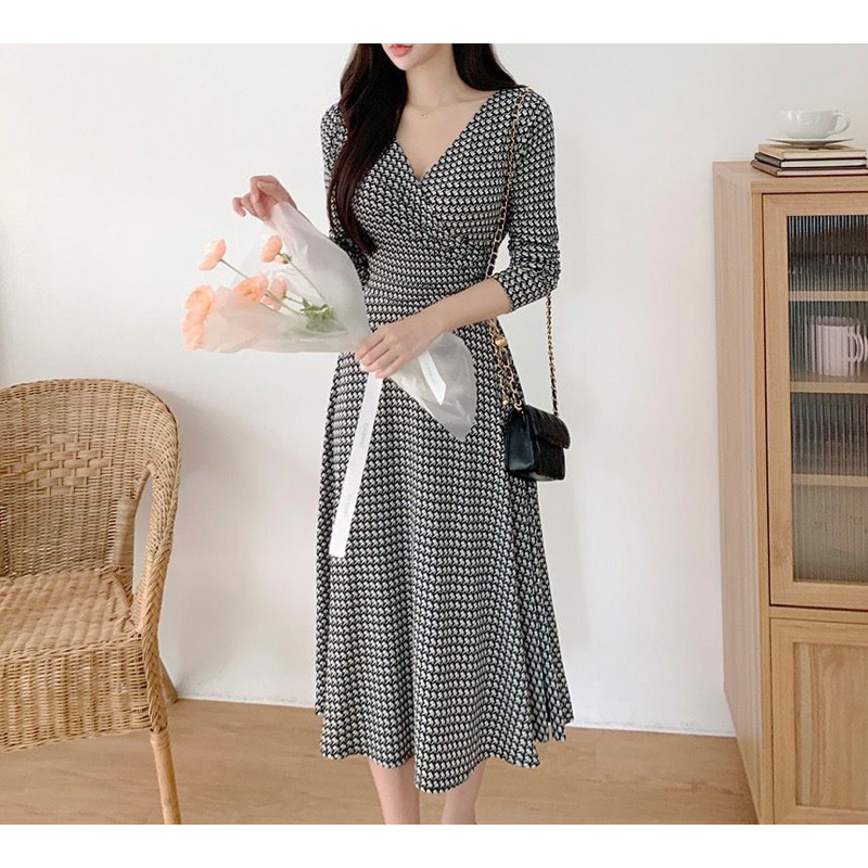 Jual Elon Dress Korean Chic Style Look Simple Black Midi V Nexk Sexy ...