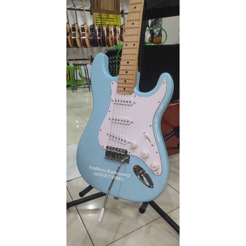 Jual Gitar elektrik (listrik) Fender plus Packing Kayu | Shopee Indonesia