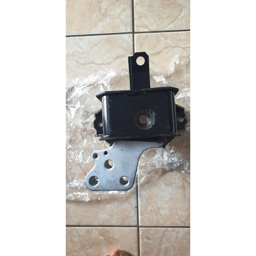 Jual Engine mounting kanan mitsubishi xpander original | Shopee Indonesia