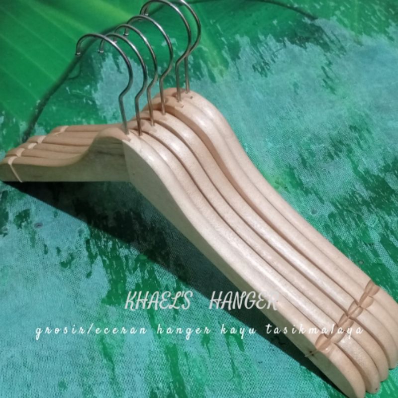 Jual Hanger Kayu Dewasa Nautural Barang Rijekan/ Reject ( Grade B ) 6 ...