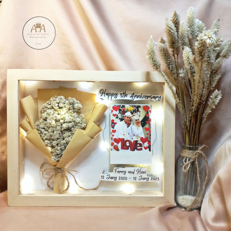 Jual Frame 3D kaca akrilik / scrafbox Frame buket / frame wisuda / kado ...