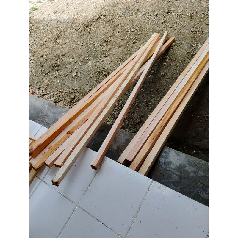 Jual Reng Kayu 3x3 per batang Bagus lurus murah | Shopee Indonesia
