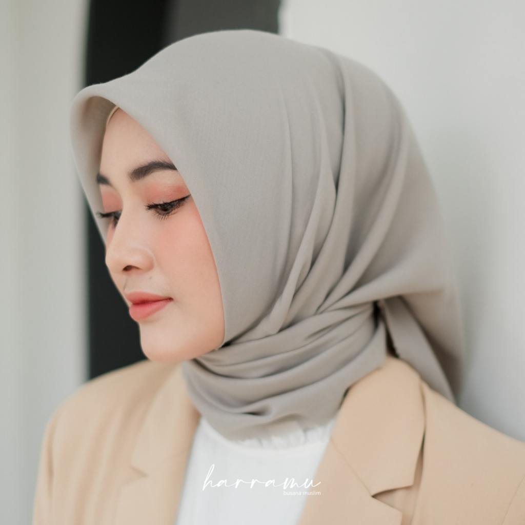 Jual HARRAMU Jilbab Segiempat Warna Abu Muda Voal Paris Premium Polos Hijab Segi 4 Empat Square ...