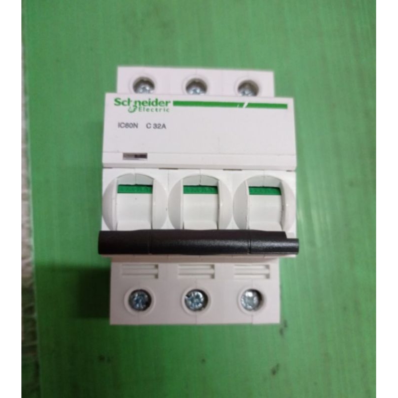 Jual Mcb ic60n 3p 32a Schneider | Shopee Indonesia