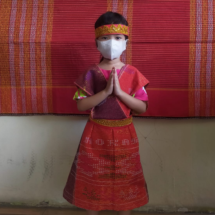 Jual PAKET HEMAT Rok ulos - ikat kepala - ikat pinggang - selendang ...