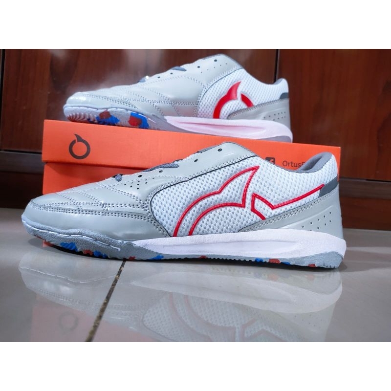 Jual SEPATU FUTSAL ORTUS JOGOSALA VANQUISH TERBARU DAN TERLARIS BONUS KAOS KAKI | Shopee Indonesia