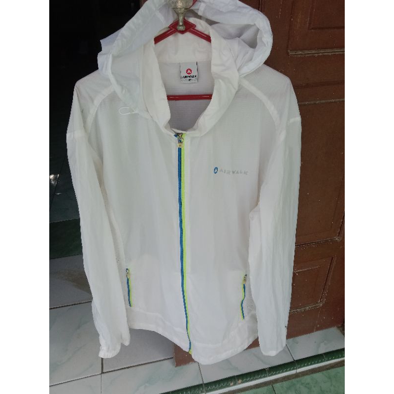 Jual jaket running airwalk + pouch (mohon baca deskripsi) | Shopee ...