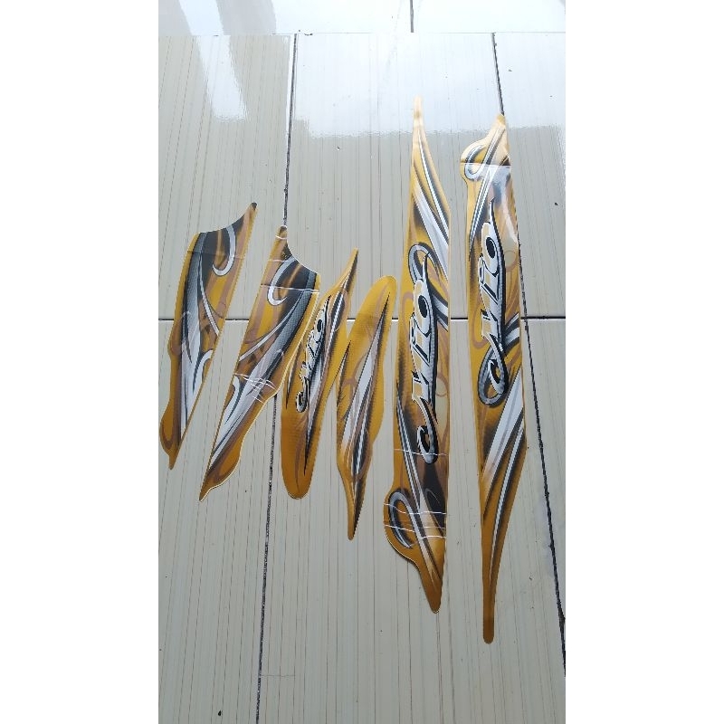 Jual Striping sticker stiker graphic mio 2010 smile gold emas original ...